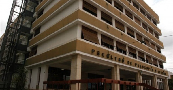 Comunicado a todos los claustros de la Facultad de Filosofía y Letras ...